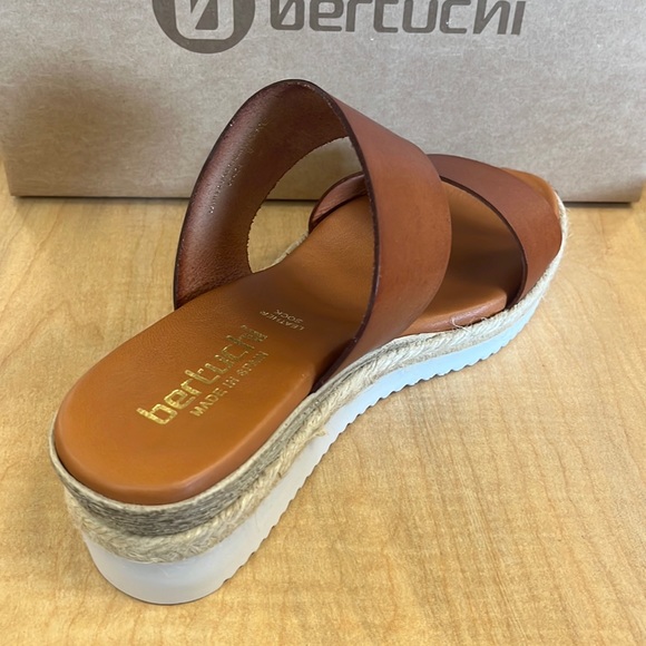 Bertuchi | Shoes | Bertuchi Made In Spain Leather Wedge Sandals Double ...